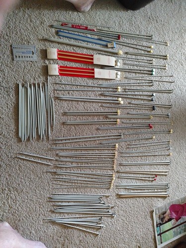 Bundle of 31 pairs English Sized Knitting Needles + Lots Unsorted ...