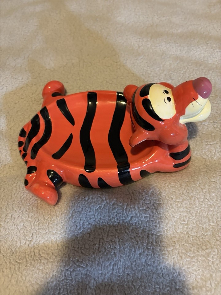 Walt Disney Pooh n' Friends Tigger Ceramic Soap Dish Hand Painted | eBay.de