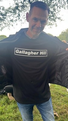 Oasis Gallagher Hill T-Shirt And Parking Permit | eBay UK