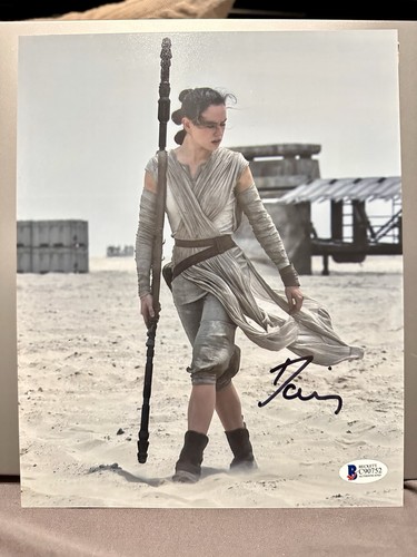 DAISY RIDLEY SIGNED PHOTO 8X10 STAR WARS AUTOGRAPH REY SKYWALKER LOL ...
