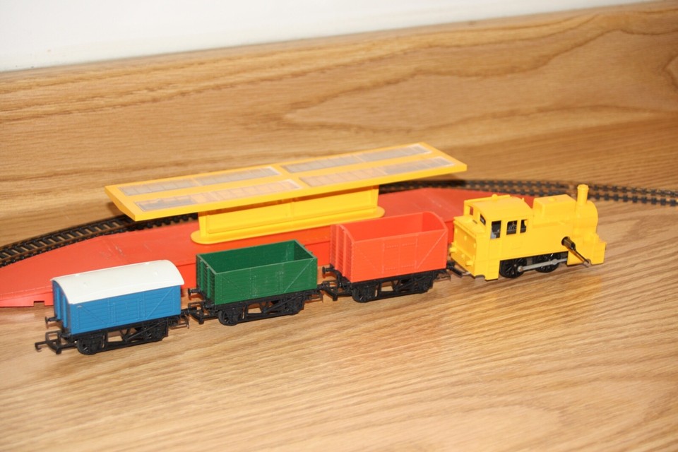 Vintage HO scale ATT MINIVILLE TRAIN Station Set Clockwork Train ...