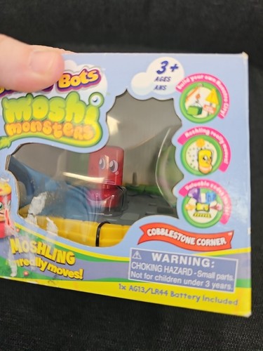 NIB Bobble Bots Moshi Monsters Cobblestone Corner Red Moshling Mind ...