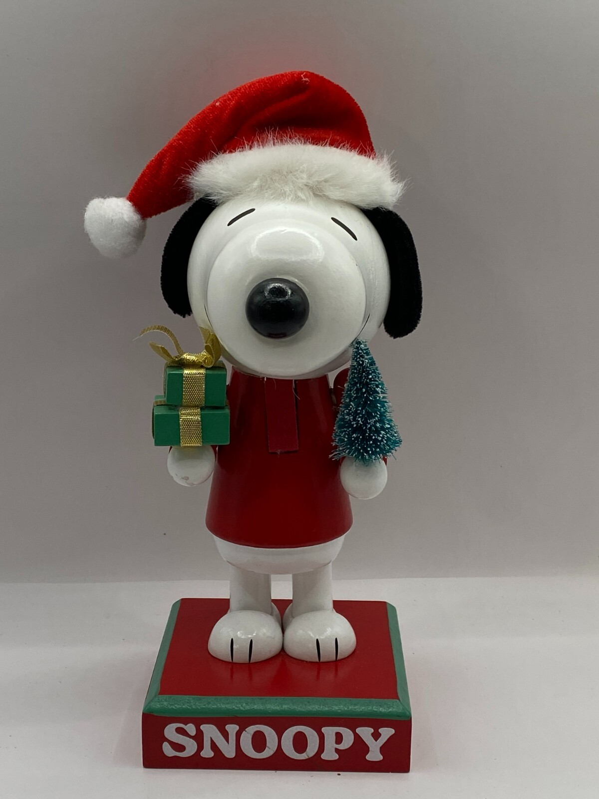 NEW 8.5" CHRISTMAS SANTA HAT SNOOPY NUTCRACKER WITH PRESENTS AND TREE ...