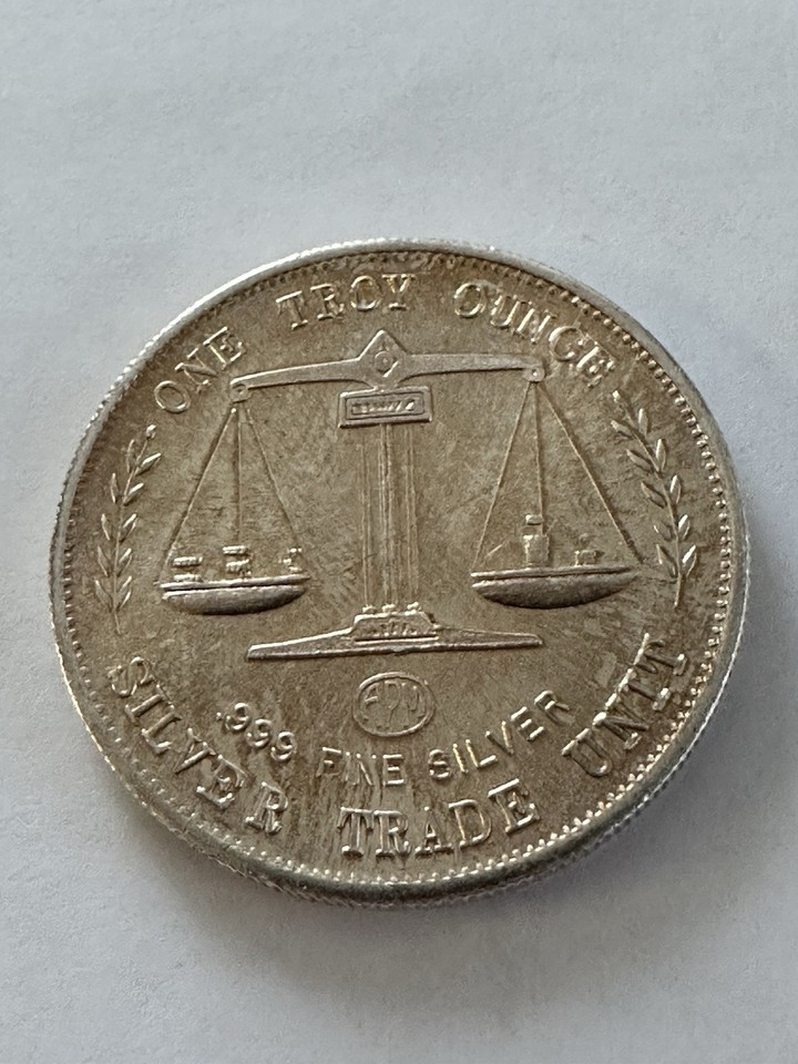 Silver Trade Unit 1 Troy oz Silver Coin Eagle On One Side With US Flag ...