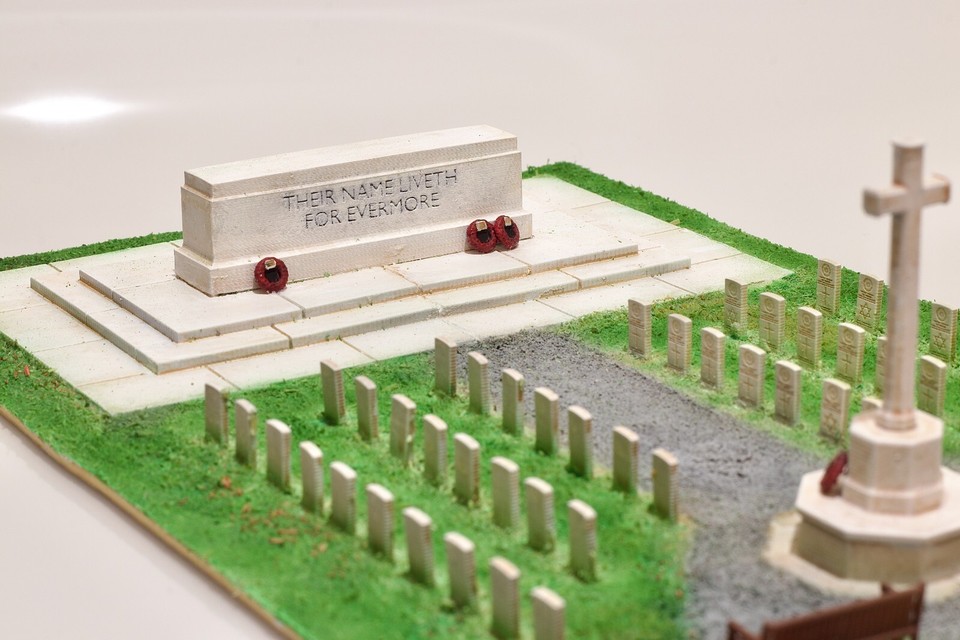 War Cemetery Monument Set OO GAUGE 1:76 Model Railway Scenery ...