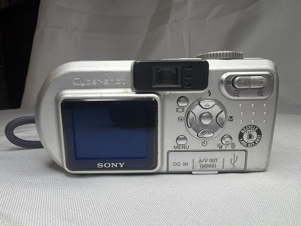 Sony Cyber-shot DSC-P8 3.2MP Digital Camera Silver for parts or repair ...