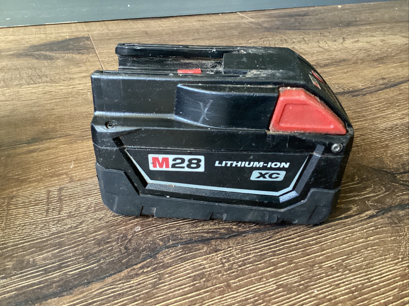 Milwaukee M28 Lithium-Ion Batteries 48-11-2830 & Charger 48-59-2801 ...