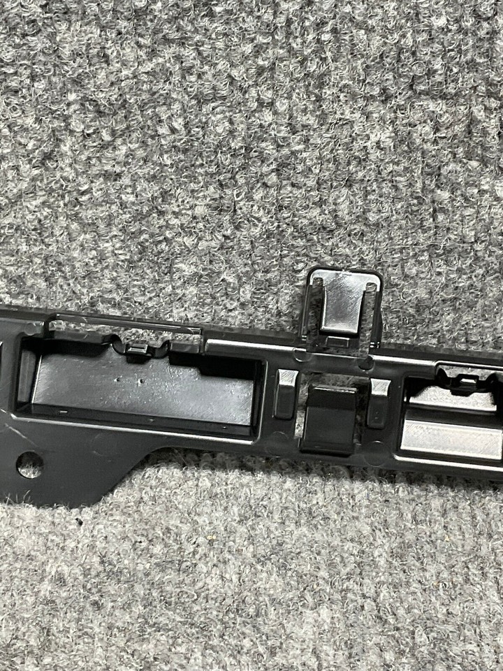 2017–2019 BMW 330i xDrive 🚗 Right Side Rocker Molding Support ...