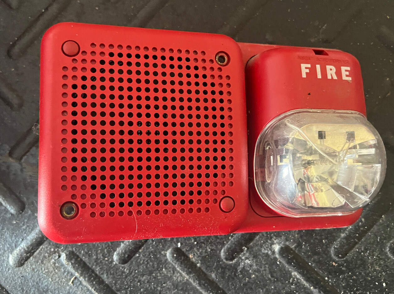 SP2R1224MC System Sensor SpectrAlert Speaker Outdoor Strobe Red 12-24v ...