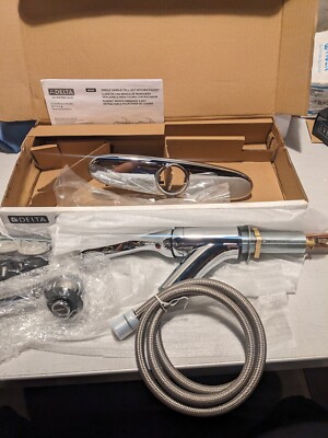 Delta Foundations B4310LF Pull-Out Sprayer Kitchen Faucet In Chrome ...