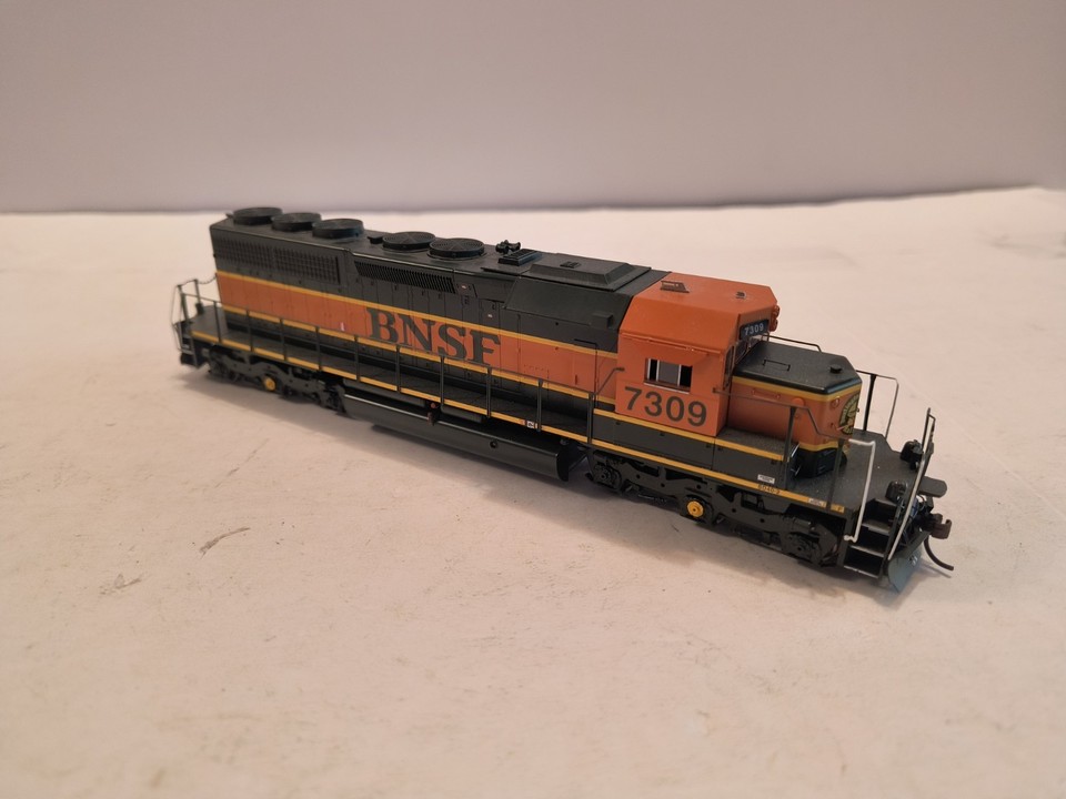 Athearn EMD SD40 Locomotive - BNSF #7309 - DCC with Sound - ATH98800 ...