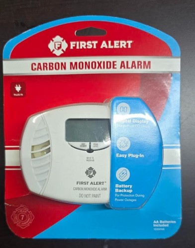 First Alert CO605 Carbon Monoxide Plug-In Alarm with Battery | eBay