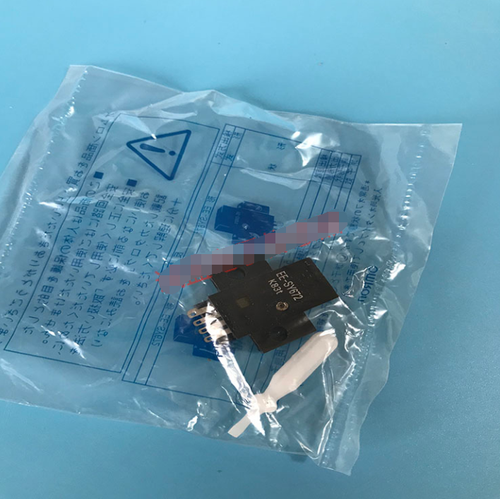 1PCS Omron EE-SY672 EESY672 Photoelectric Sensor -New Free Shipping *TT ...