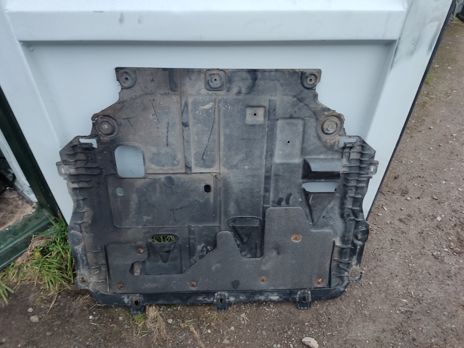 GENUINE VOLVO V40 ENGINE UNDERTRAY PROTECTING CASING 31440279 | eBay