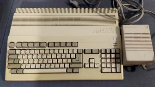 Commodore Amiga A500 Home Computer W/ Power Supply & Mouse & Monitor ...