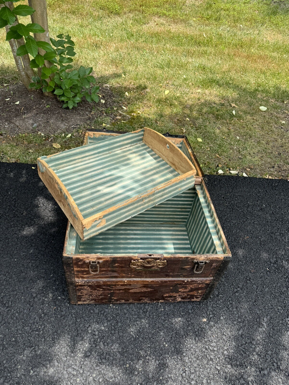 antique dome top steamer trunk Original Interior wall paper & Tray 15 ...