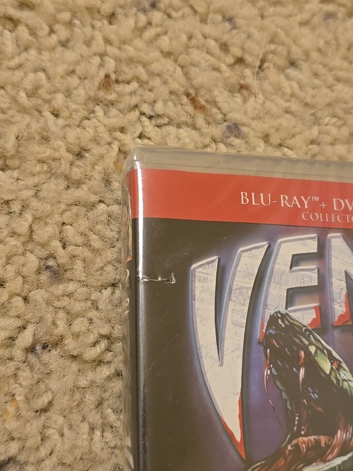 Venom Blue Underground Collector's Edition Blu-ray / DVD 2 Disc Combo ...