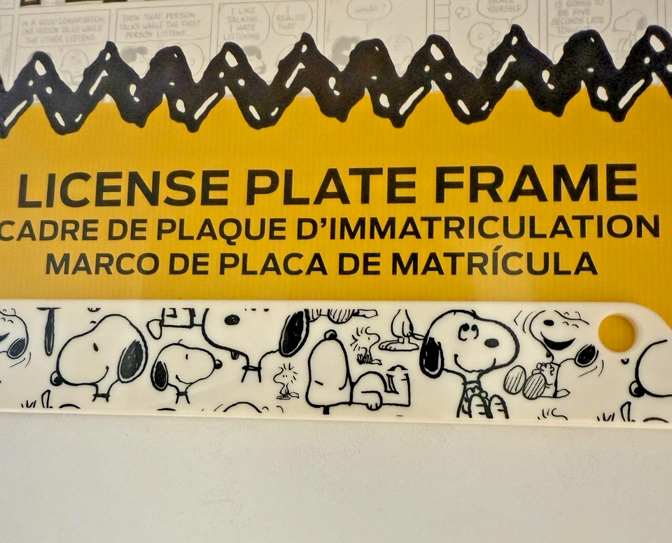 Peanuts SNOOPY Plastic Black and White License Plate Frame Holder NEW ...