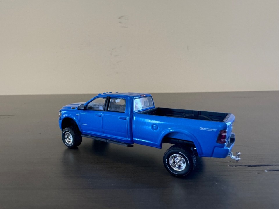 1/64 Custom lifted Greenlight RAM 2500-Blue with Chrome Wheels | eBay