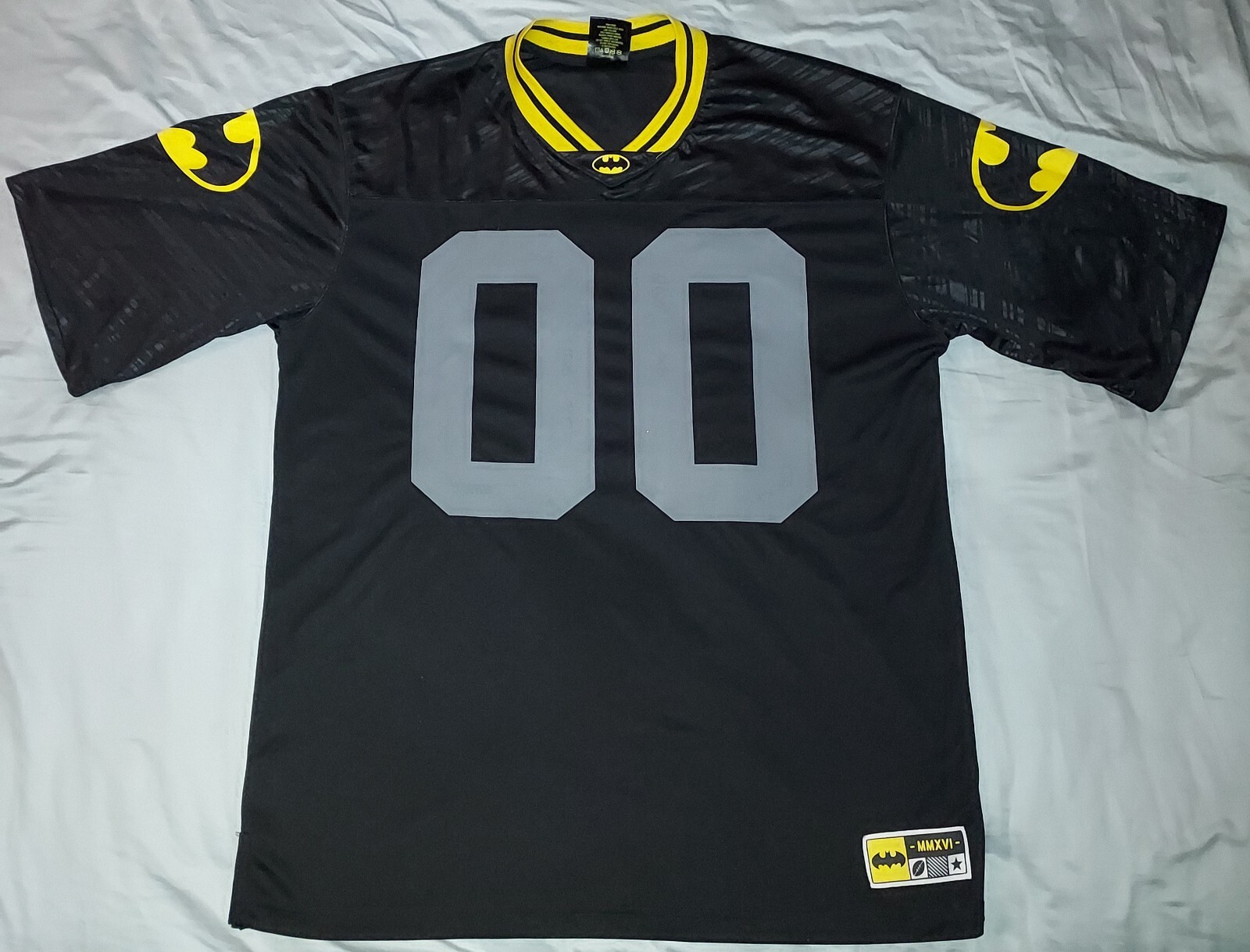 2016 BATMAN FOOTBALL JERSEY LARGE CLASSIC LOGO DC COM… - Gem