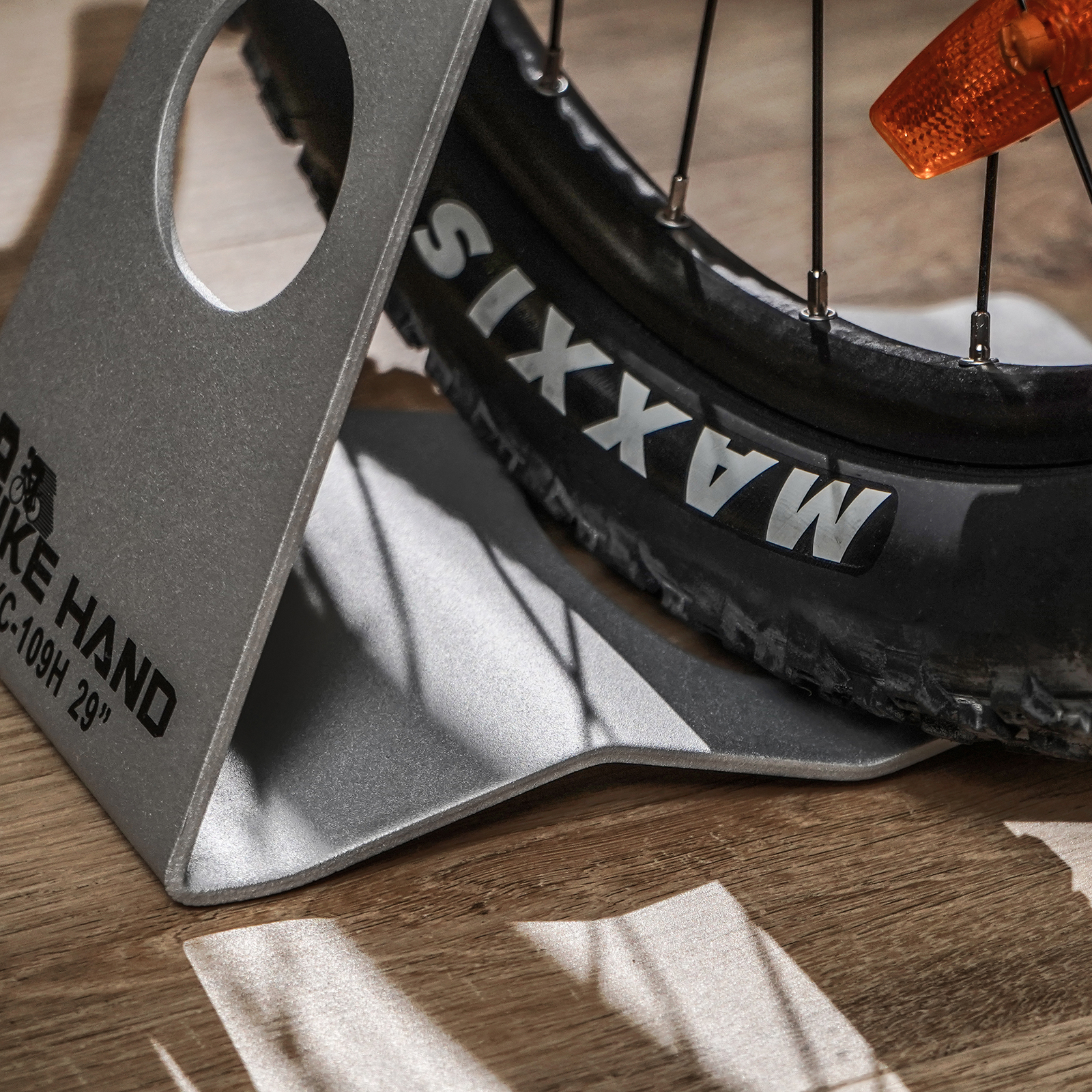 BIKEHAND 29er 700c Rear Hub Mount Bike Bicycle Stand Storage Rack Pack ...