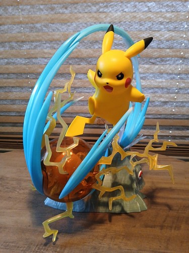 Pokémon Pikachu Light FX 1/10 Scale Deluxe Collector Light-Up Figure ...