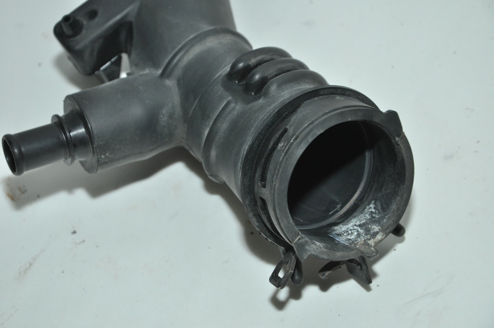 2012-2018 TOYOTA PRIUS C Hybrid Air Intake Cleaner Pipe Tube Hose OEM ...