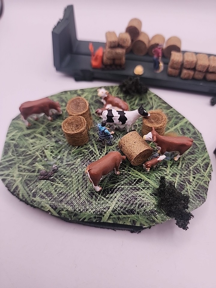 Vintage HO Scale Farm Detail Lot Cows Pigs Hay Train Layout Diorama ...