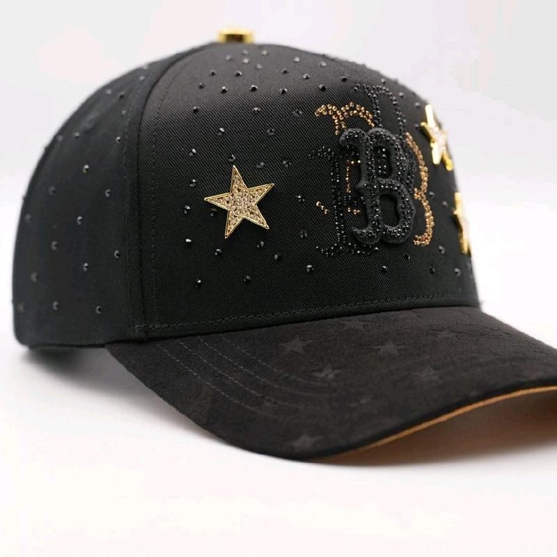 BIGG Boss Aniversario BB Stars Black & Gold Letter B Cap Contti ...