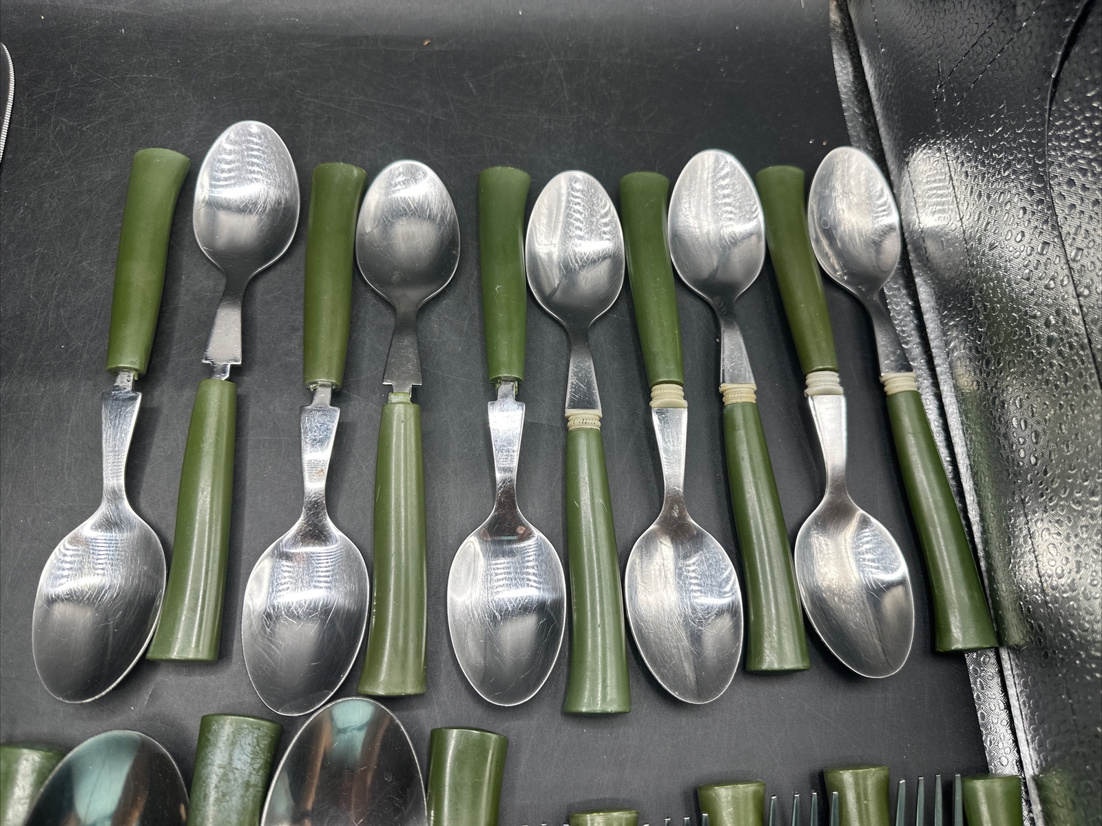 ONEIDA 18/10 Stainless Flatware Green Handle 38 Piece Set Knife Spoon ...
