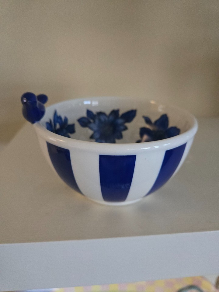 MACKENZIE CHILDS ENGLISH GARDEN CERAMIC BOWL, BLUE AND WHITE W/BIRD, 5. ...
