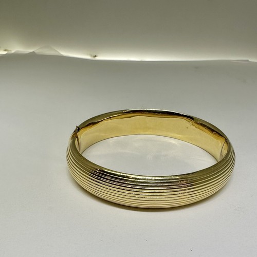 18K YELLOW GOLD - HORIZONTAL LINE TEXTURED HINGED BANGLE BRACELET | eBay