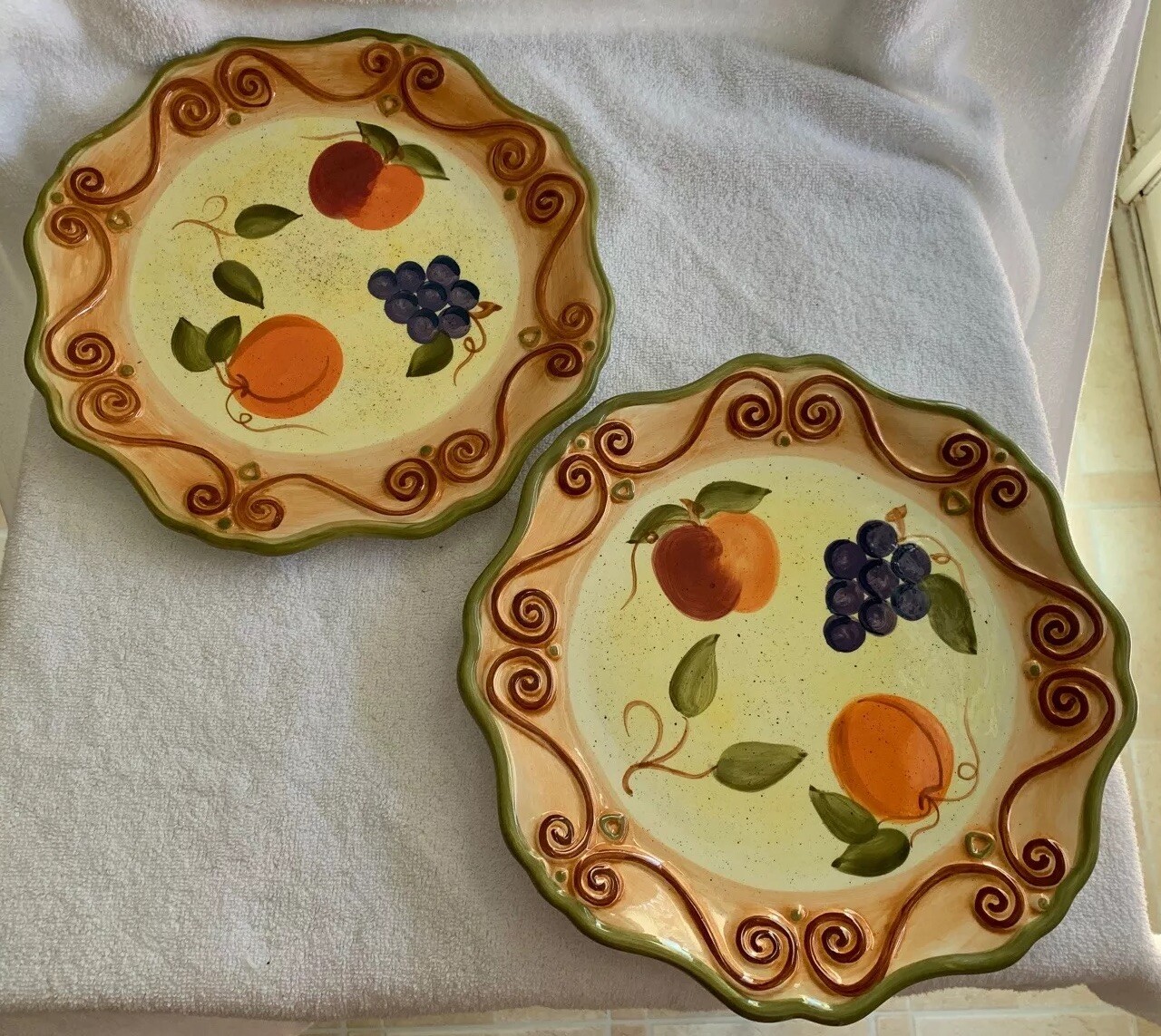 Tabletops Unlimited Medici 2 Round Dinner Plates Rust Fruit 92521 ...