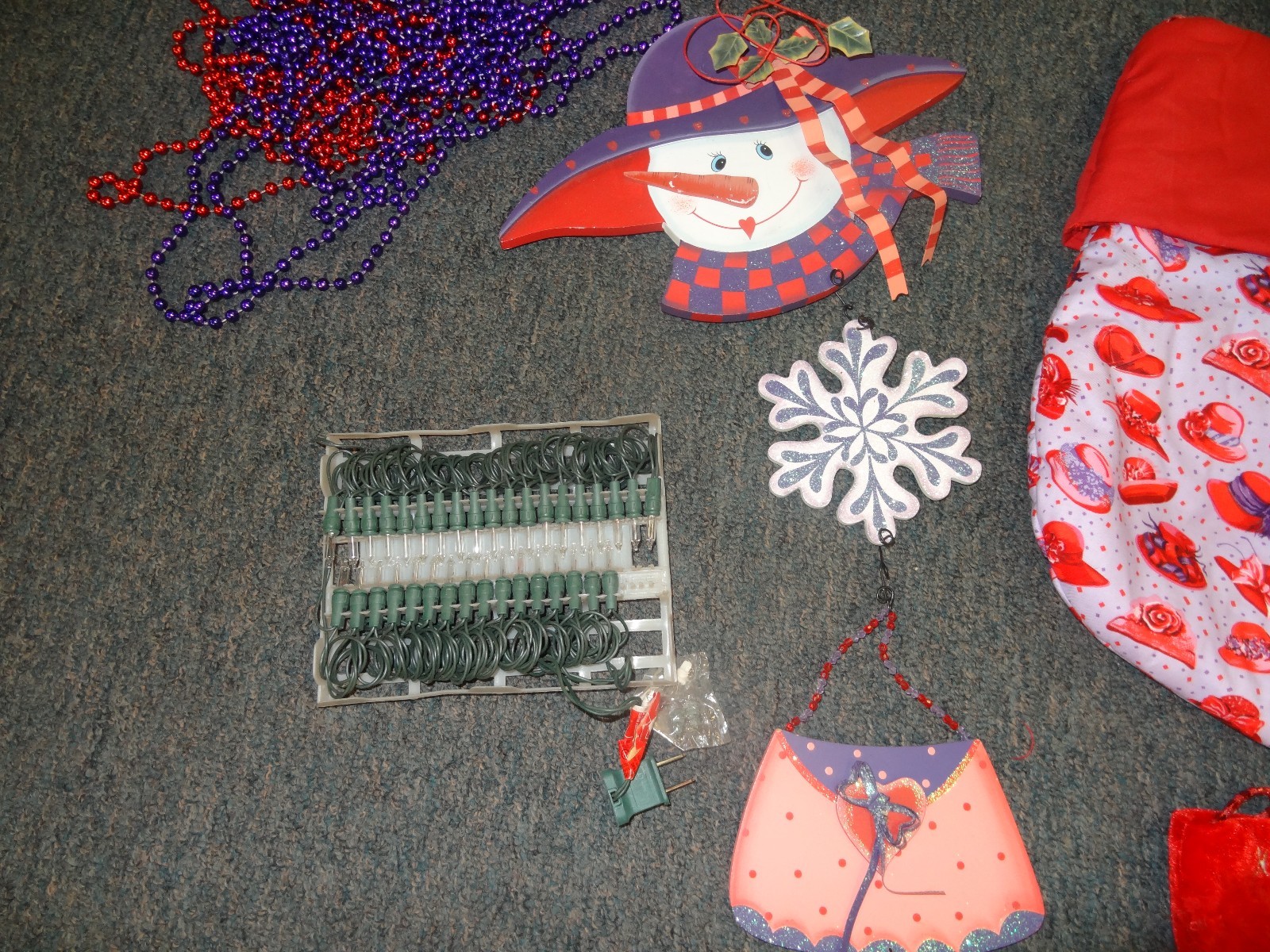 LARGE LOT OF RED HAT SOCIETY CHRISTMAS DECORATIONS *GREAT ITEMS* | eBay