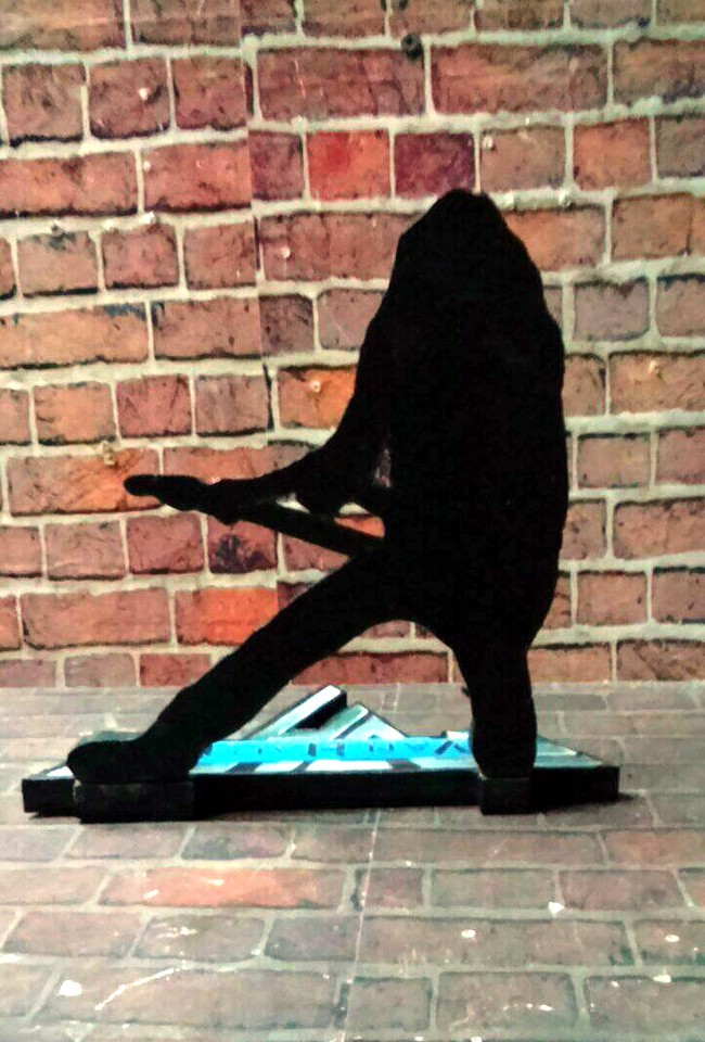 EDDIE VAN HALEN - FIGURE - 20 cm fibreboard viniyl/plot - Argentina | eBay