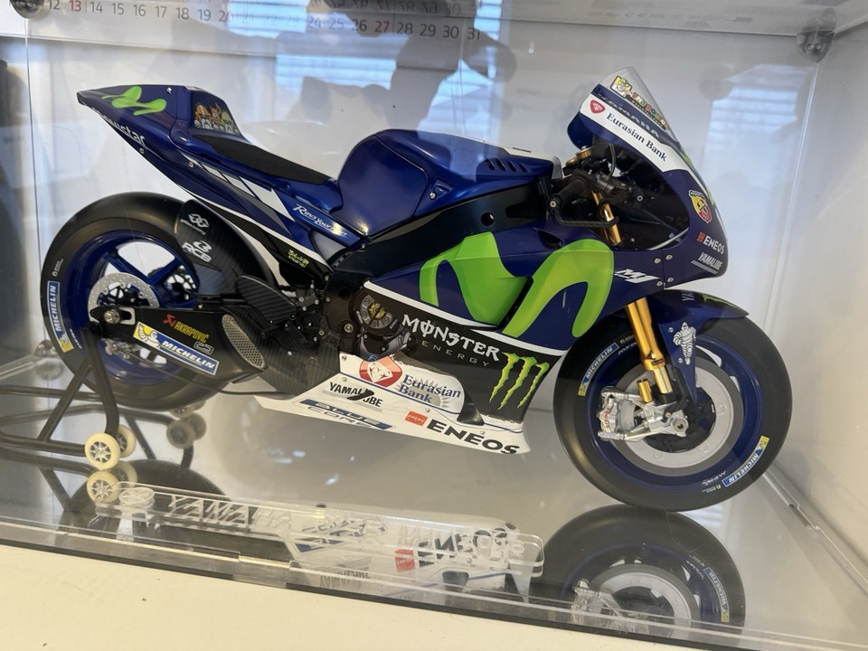 Yamaha YZF-M1 Moto GP R1 R6 Valentino Rossi Diagostini Hand Built Model ...