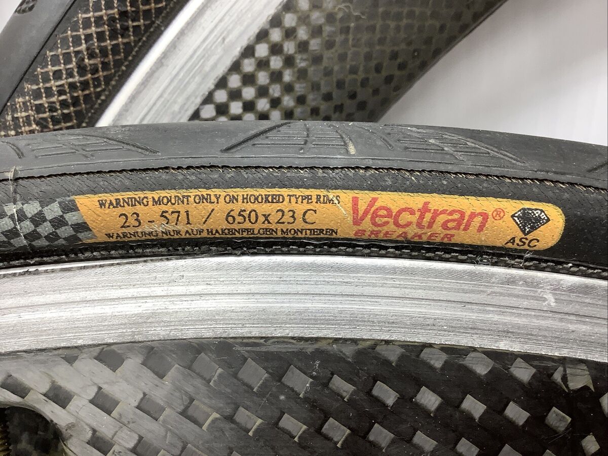 Lot HED 3 carbon tri-spoke clincher rear wheel Clincher 650c Lot HED 3 carbon tri-spoke clincher rear wheel Clincher 650c