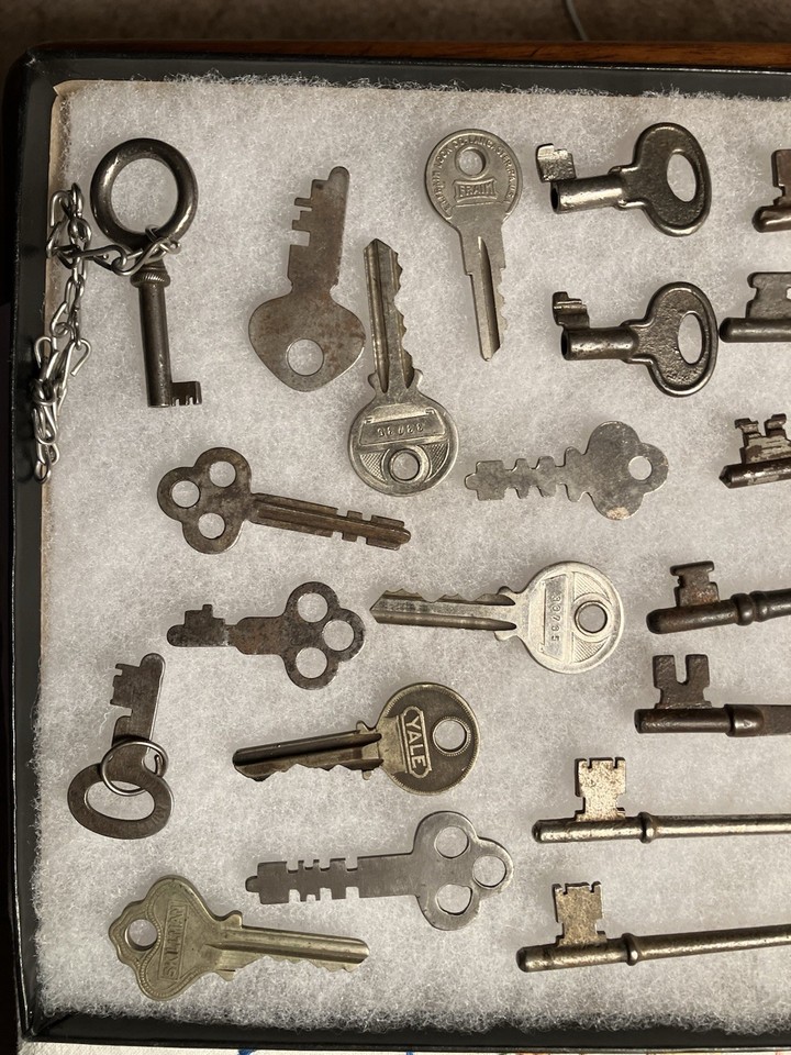 Antique Vtg Keys with hollow barrel keys & skeleton keys Mixed Etc Over ...