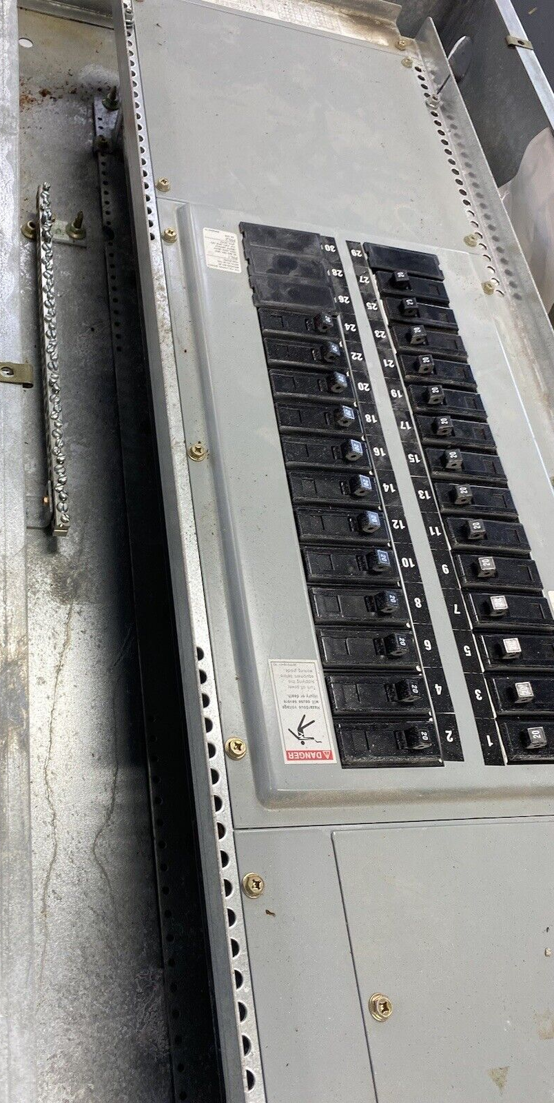Eaton PRL1A 100 Amp 3 Phase 4 Wire 208/120 volt 42 Circuit MLO ...