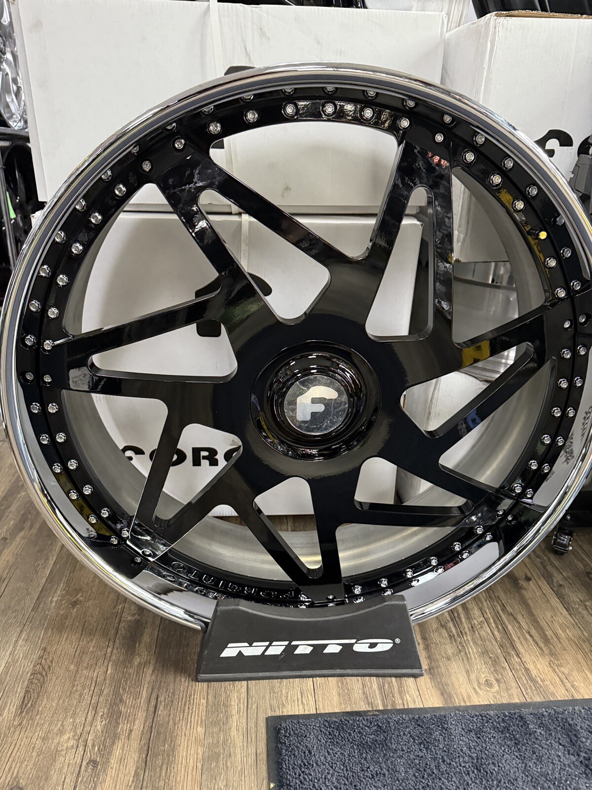 Forgiato Finestro Xl Floating Cap 30x10 6x5.5 6x139.7 Gloss Black ...