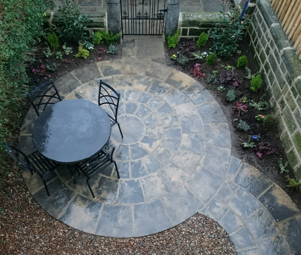 Paving circle rotunda for garden patio slab stone feature. Free ...