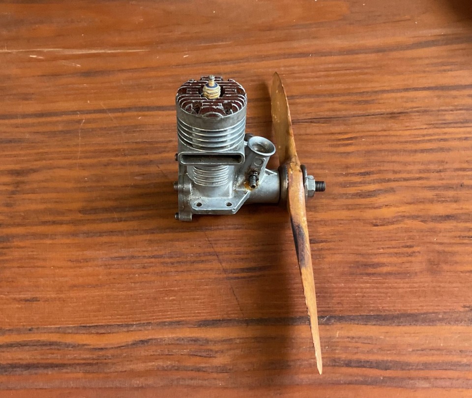 VTG. FOX 35 R/C NITRO MODEL AIRPLANE ENGINE W/PROPELLER AND TEST STAND ...