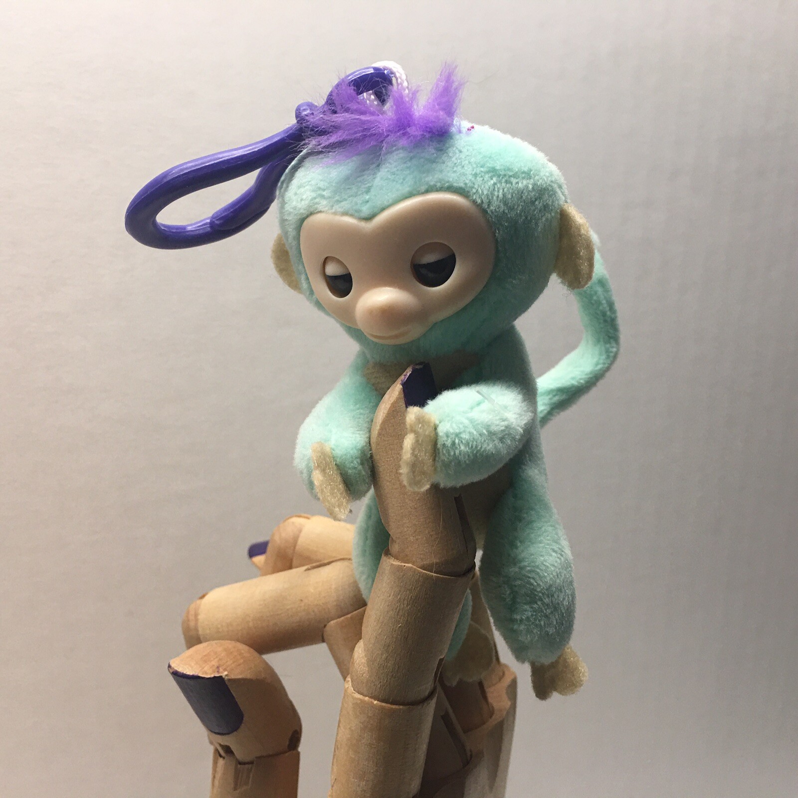 WowWee Fingerlings Monkey Plush Hugger Backpack Clip W/ Mini Blind Bag ...