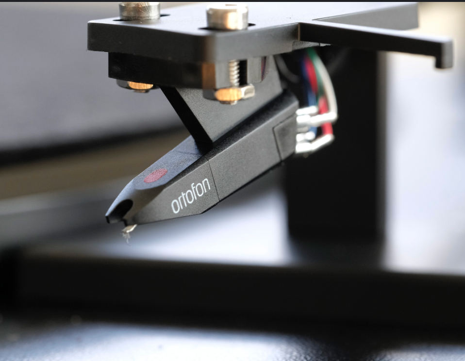 Pro-Ject Automat A1 Fully Automatic Turntable with Ortofon OM10 and ...