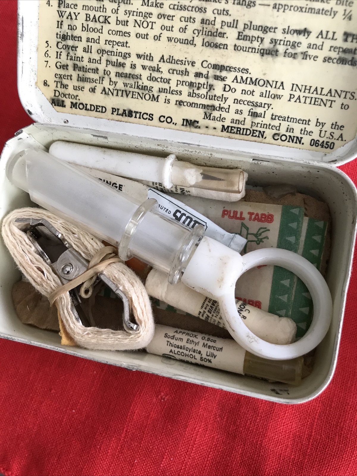 Vintage Snake Bite First Aid Pocket Packet Kit Tin All Molded Plastics ...