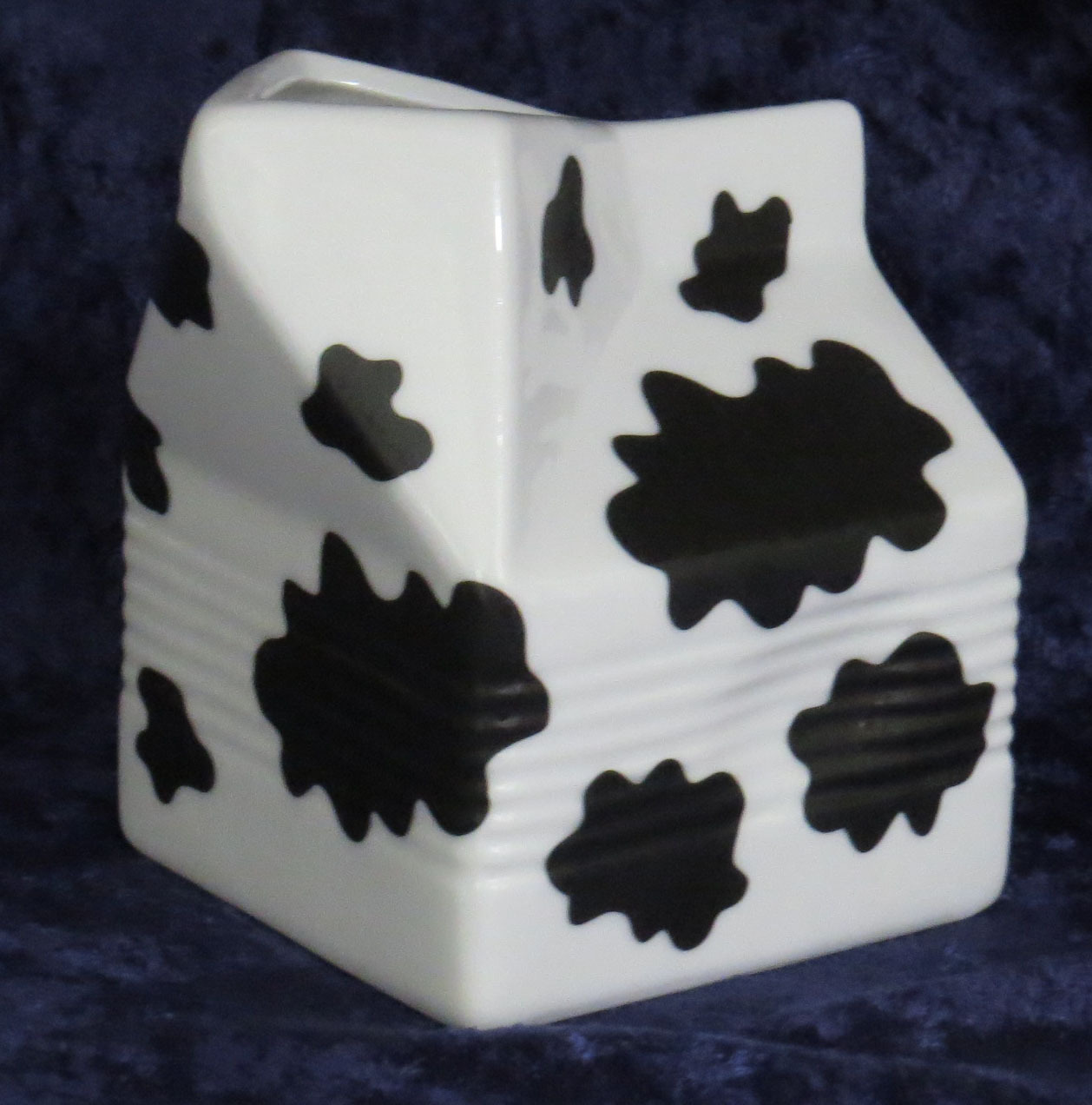 Milk carton shaped jug off white ceramic decorated with cows. 2 sizes 3 ...