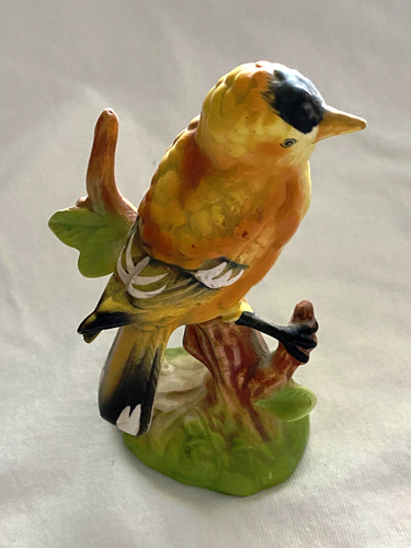 Ceramic Gold finch statue figurine, very detailed 10006 very old ...