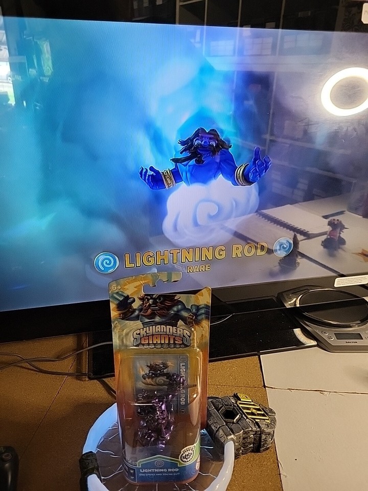 SKYLANDERS GIANTS [S2] Rare Metallic Purple Lightning Rod - BNIB | eBay UK
