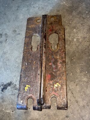 IH Farmall M SM MD 400 Axle Drawbar Mounting Brackets Pair Antique ...