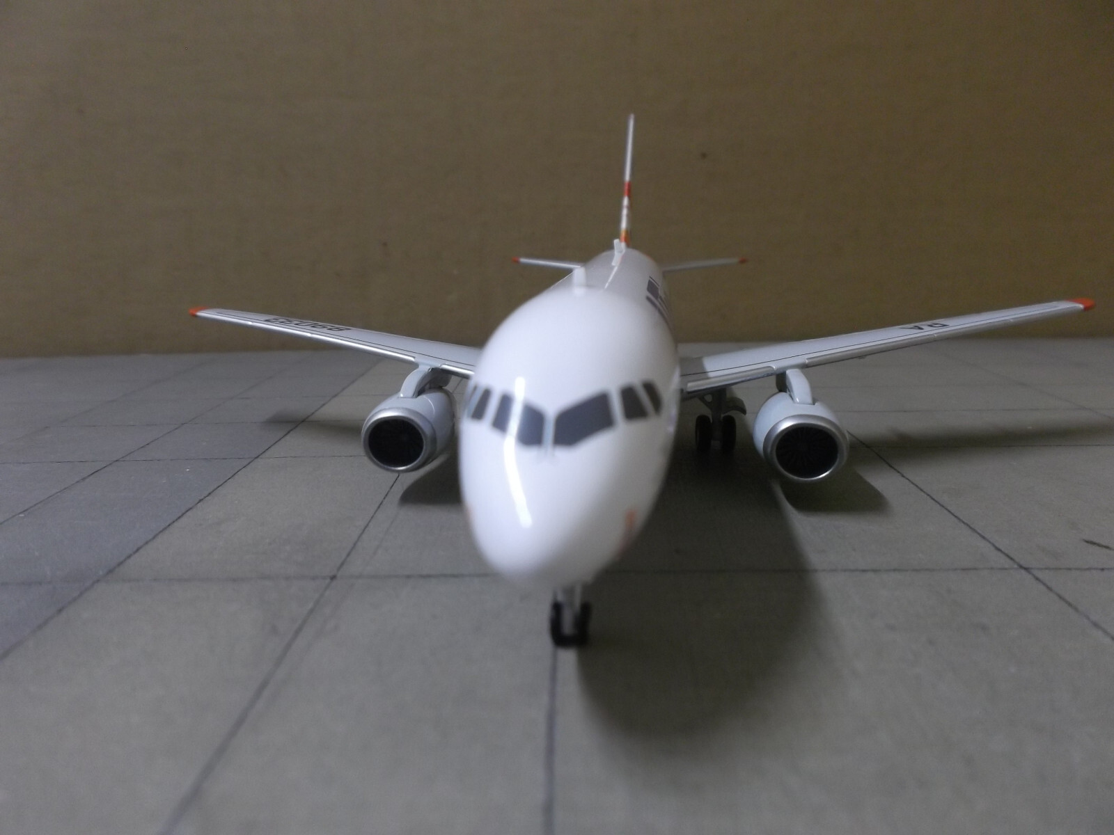 Sukhoi Superjet 100 RA-89033 UT Air 1:200 scale model from Herpa | eBay UK